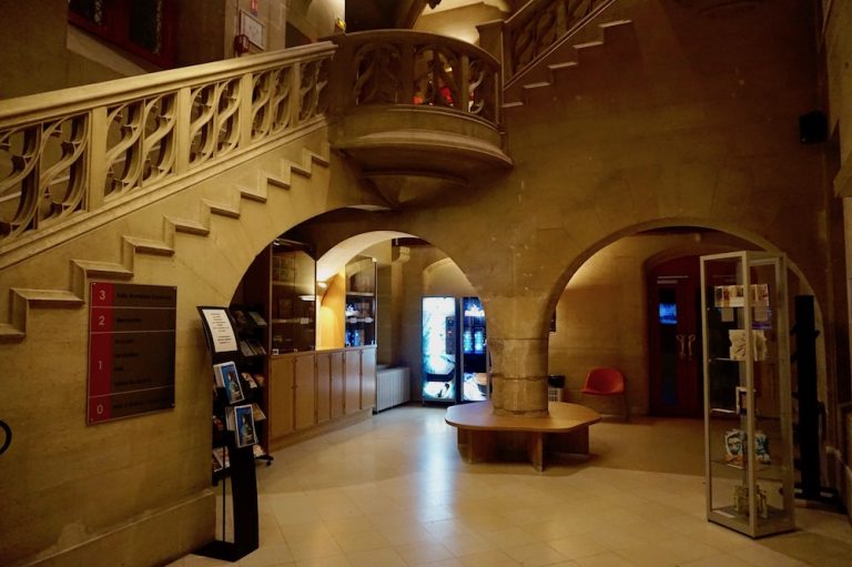 La Bibliothèque Forney : écrin précieux patrimonial • Paris sur un fil